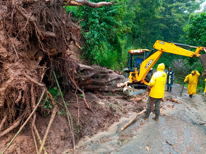 13 carreteras con paso cerrado o regulado por derrumbes; ruta 27 ...