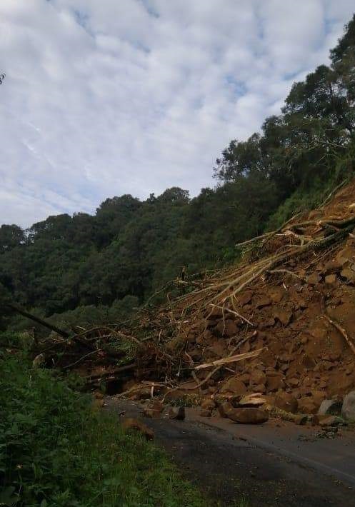 Paciente en ambulancia graba derrumbe en Interamericana Sur