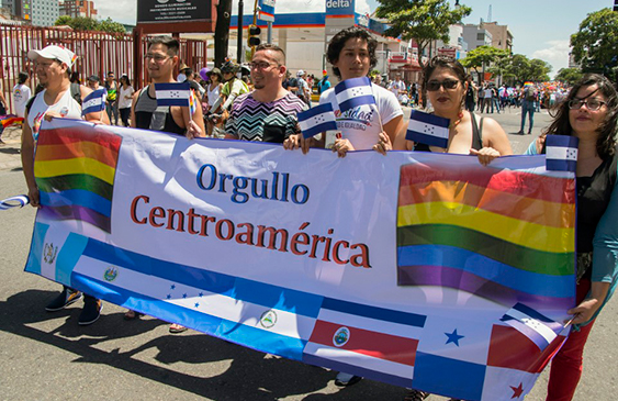 Migrantes centroamericanos LGBTI encuentran refugio en Costa Rica