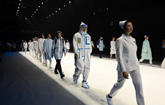 Galería: El China Fashion Week se inspira en los profesionales de la salud