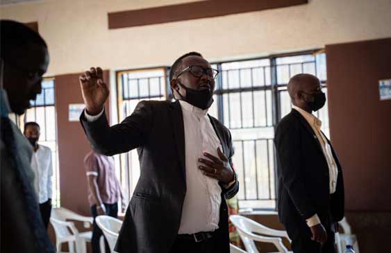 Una iglesia evangélica de Ruanda ofrece refugio a creyentes LGTB