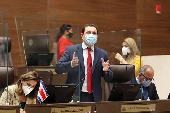 Exministro y diputado Carlos Ricardo Benavides oficializa ...