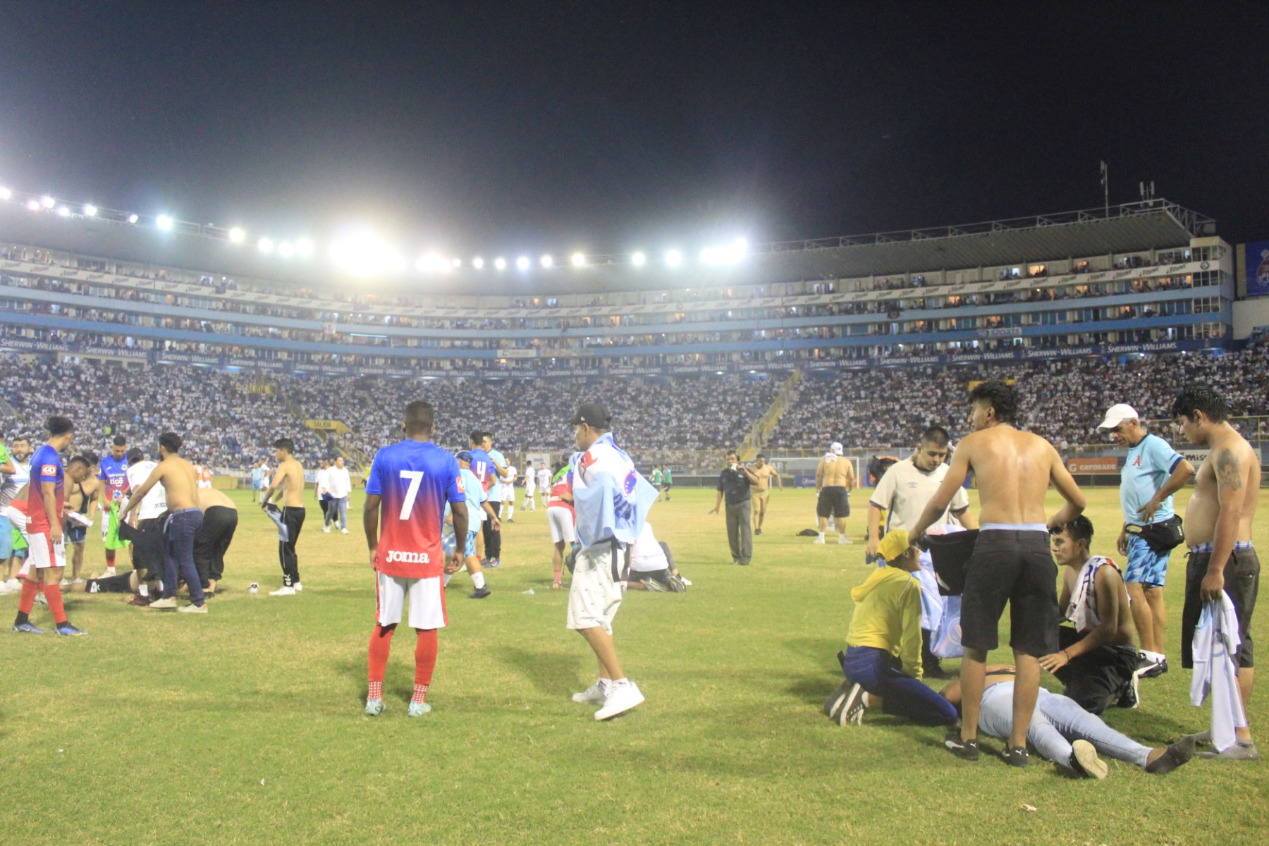 12 Muertos En Una Estampida En Un Estadio De El Salvador